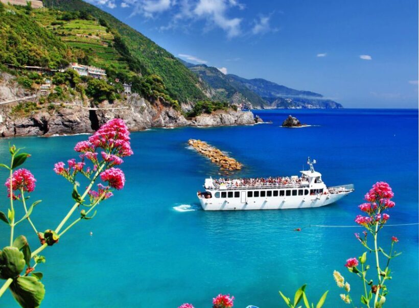Cinque Terre Small Group by Minivan from Lucca - Riomaggiore: First Stop and Its Charm