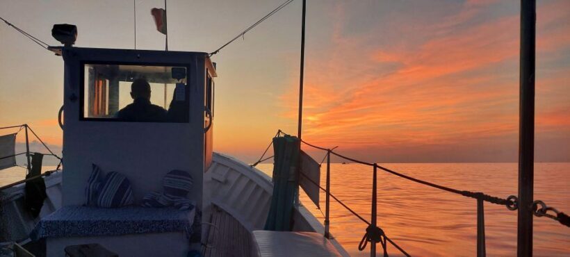 Cinque Terre: Sunset Boat Tour on Traditional Ligurian Gozzo - Meeting Point and Practical Tips