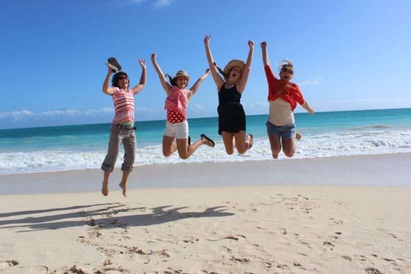 Circle Island: Swim with Turtles and Explore Paradise Oahu - Transportation and Group Size