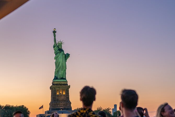 Circle Line: New York City Statue of Liberty Sunset Cruise - Cruise Amenities and Facilities