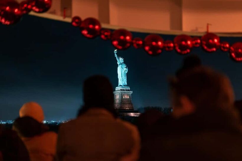 Circle Line: NYC New Year's Eve Fireworks Party Cruise (21+) - Authentic Feedback and Traveler Insights