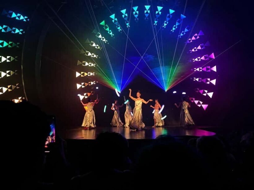 Cirque du Soleil Auana in Waikiki - Who Would Love This?