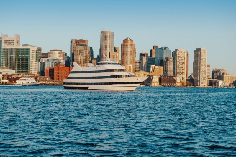 City Cruises Boston: Boston Harbor Lunch or Dinner Cruise - Entertainment and Atmosphere