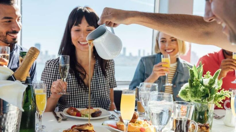 City Cruises Chicago: Lake Michigan Lunch or Dinner Cruise - The Experience in a Nutshell