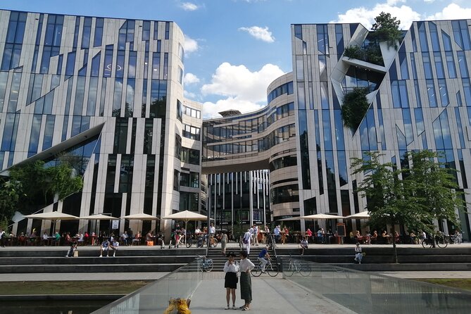 City game scavenger hunt Düsseldorf - independent city tour I discovery tour - What Makes This Tour Stand Out?