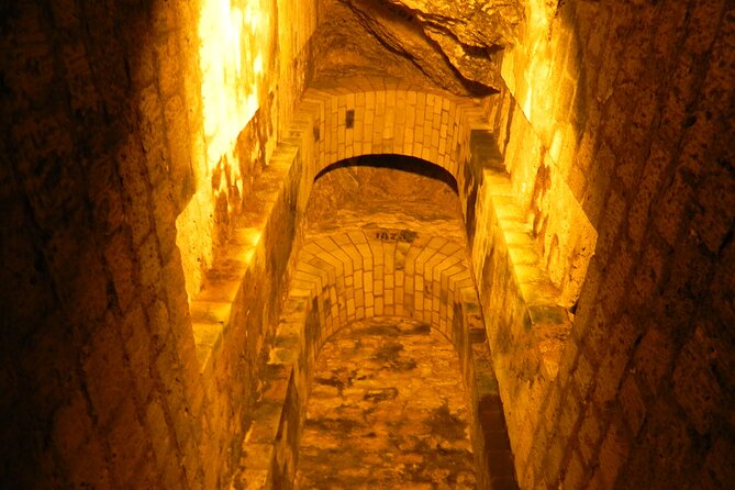 City Highlights Tour + Entry Tickets for the Paris Catacombs - Meeting Point and Logistics