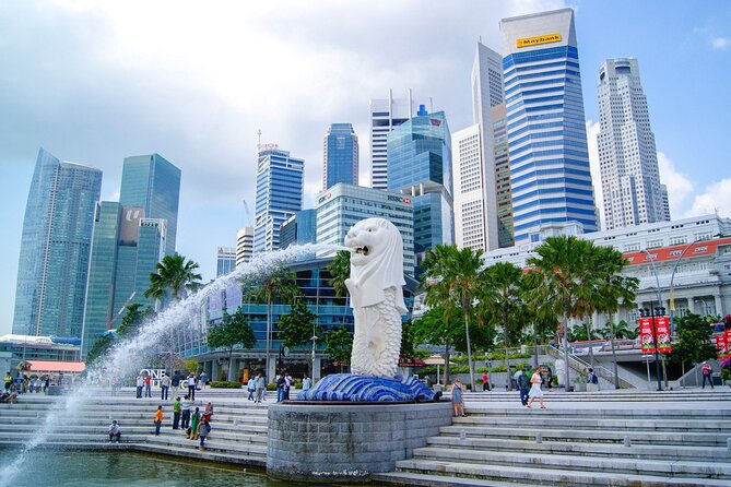 City Highlights Tour: Singapore River & Marina Bay - Walking Along the Singapore River