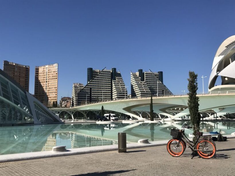 City of Arts & Sciences Tour on Bicycle, E-Bike or E-Step - Starting Point: The Historic Serranos Gates
