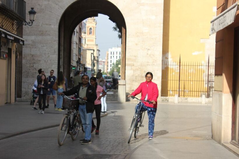 City of Arts & Sciences Tour on Bicycle, E-Bike or E-Step - The Palace of Music: A Cultural Highlight