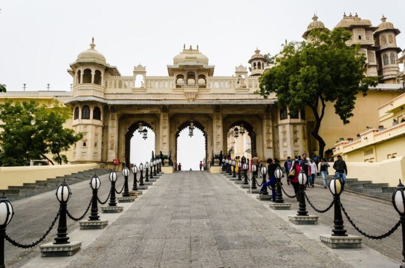 City Palace Udaipur Express visits with english speaks guide - Key Points