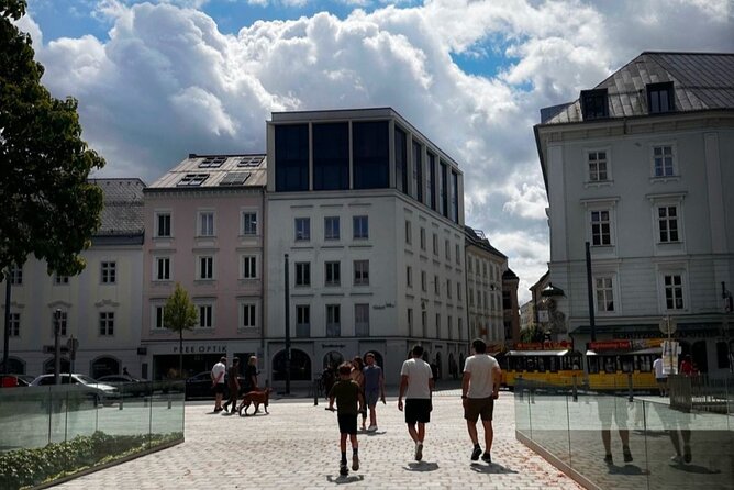 CITY QUEST LINZ: uncover the secrets of this city! - Navigating the Landmarks