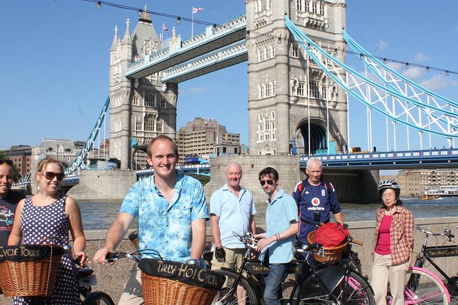 City & Secrets: Explore Londons Hidden Gems - Marveling at the Iconic Tower Bridge
