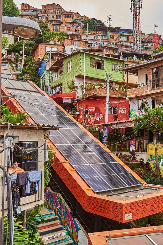 City Tour: Graffiti Tour Comuna 13 + Downtown Medellín - Comuna 13: From Danger to Art