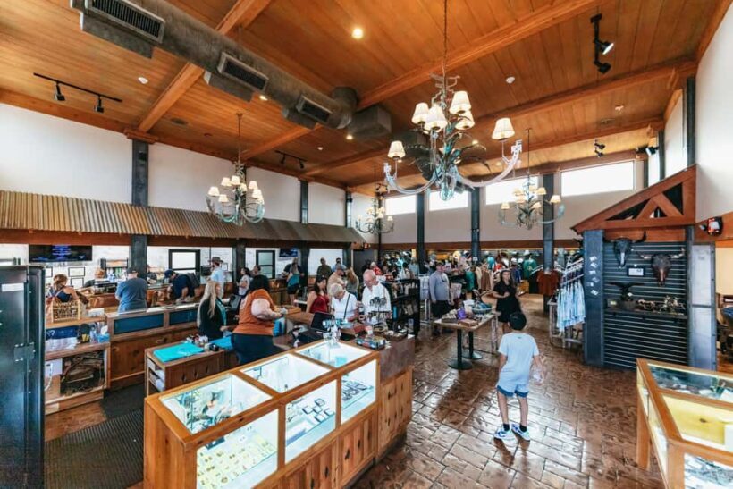 Clarkdale: Verde Canyon Railroad Train Ticket - Food, Drinks, and Service