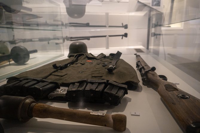 Clash of Titans: Battle for Seelow Heights WW2 Tour - Indulging in a Traditional German Lunch