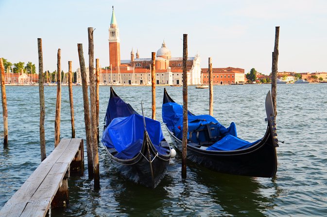 Classic 30-Minute Gondola Ride in Venice - Inclusions and Experience