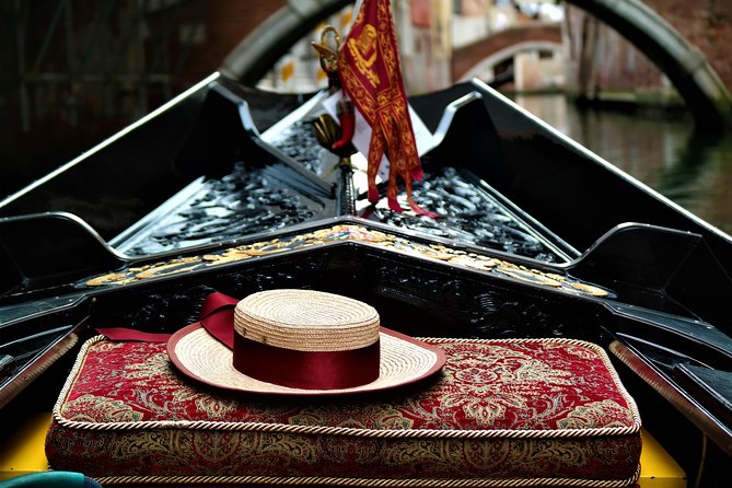 Classic 30-Minute Gondola Ride in Venice - Accessibility Considerations