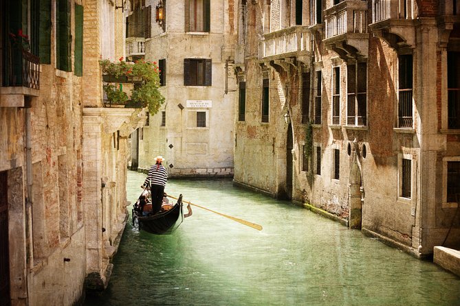 Classic 30-Minute Gondola Ride in Venice - Transportation Options
