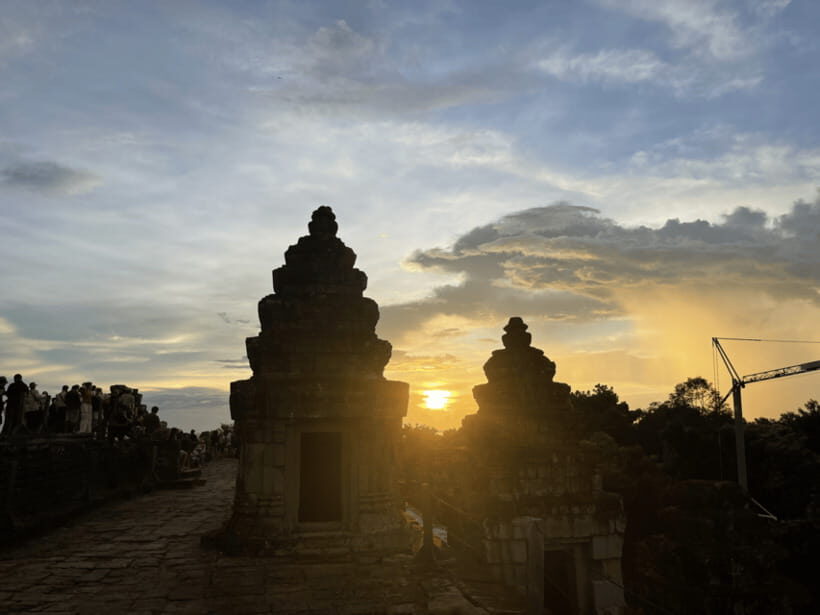 Classic Angkor Wat With Sunrise or Sunset Full Day Tour - Key Points