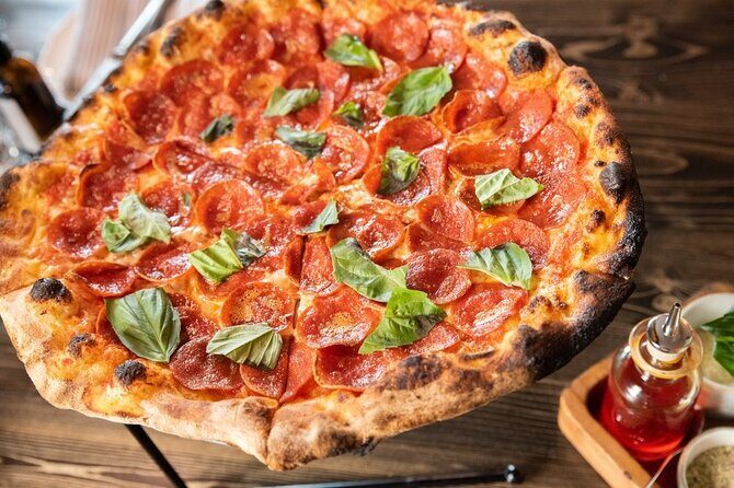 Classic Chicago Food Lovers Tour in River North - Exploring the Classic Chicago Food Lovers Tour in River North