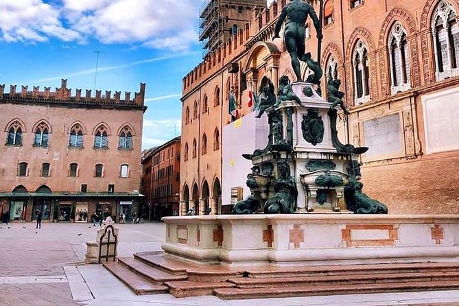 Classic Private Walking Tour Bologna - Discovering the Two Towers