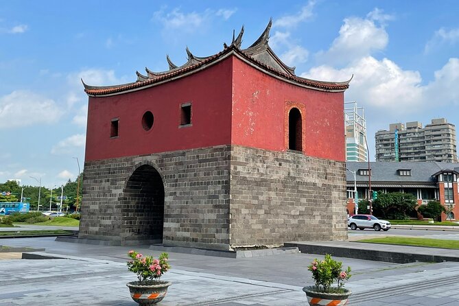 Classic Taipei Landmarks Day Tour - Modern Taipei and Ximending