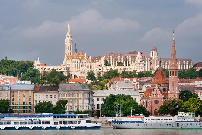 Classic Walk in Budapest - Fishermans Bastion