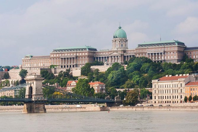 Classic Walk in Budapest - Sandor Palace
