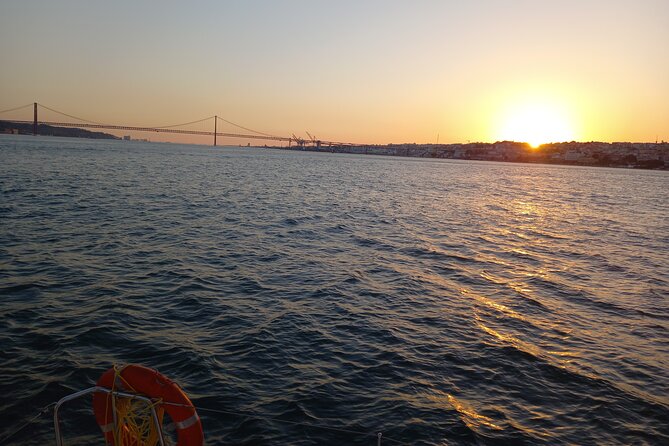 Classic Yacht Sunset Group Tour in Lisbon With Welcome Drink - Inclusions and Amenities