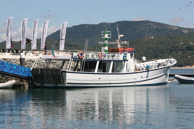 Classic Yacht Sunset Group Tour in Lisbon With Welcome Drink - Traveler Feedback and Ratings