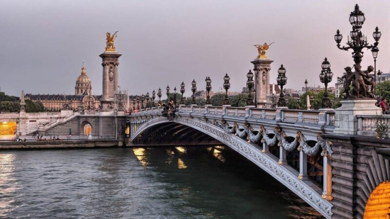 Classical and Monumental Paris Tour along the Seine River - The Breakdown of the Itinerary