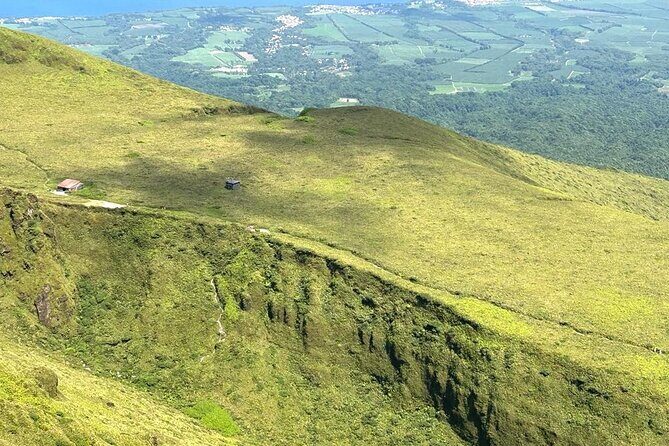 Climb the Pelee Mountain: The Unforgettable Ascension - An In-Depth Look at Climbing Mount Pelée