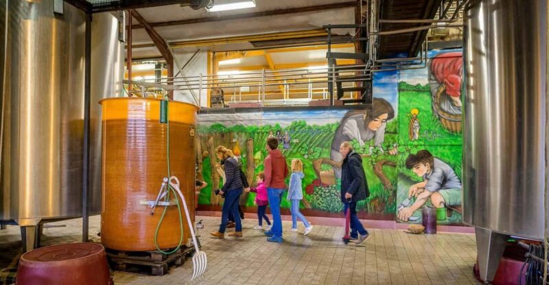 Clos Des Quarterons: Wine & Street Art - Key Points