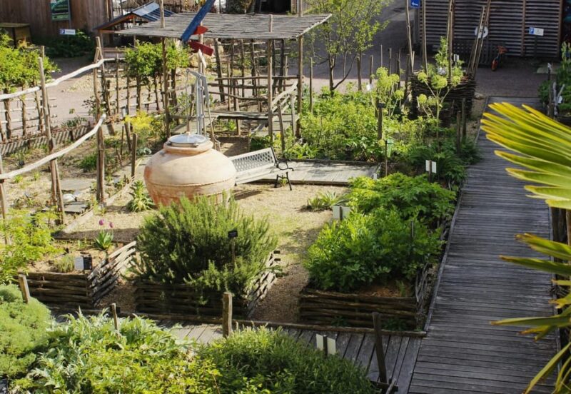 Clos Des Quarterons: Wine & Street Art - Accessibility and Visitor Policies