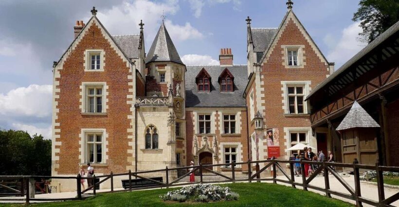Clos Lucé: Da Vinci's Castle Private Guided Tour with Ticket - FAQ