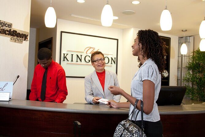 Club Kingston VIP Lounge & Fast Track with Private Roundtrip Airport Transfer - The Details of the Experience