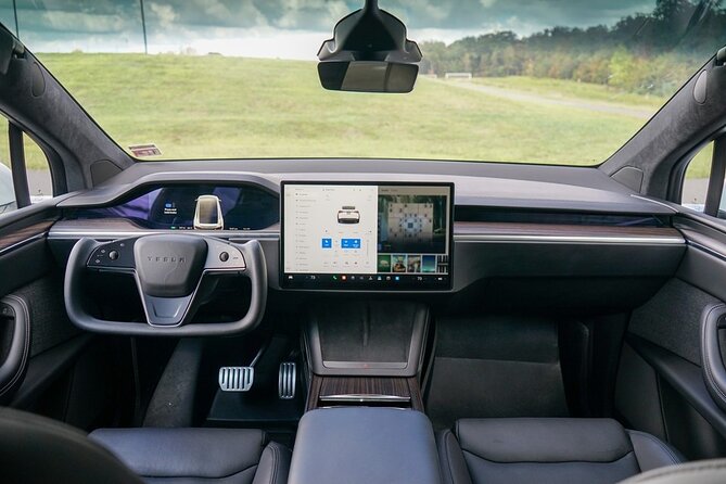 CO2-Offset|Luxury Eco Sedan Arrival from BRN Airport to Bern City - Why This Transfer Could Be a Great Fit