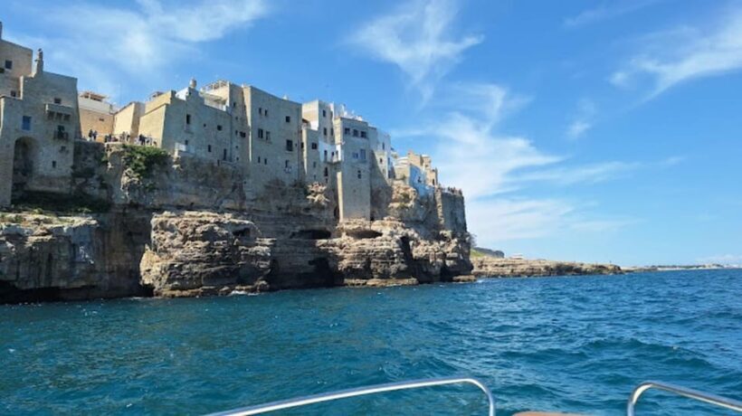 Coast and caves of Polignano:boat tours,drinks,swimming,music and fun - Exploring the Coast and Caves of Polignano: Boat Tours, Drinks, Swimming, Music, and Fun