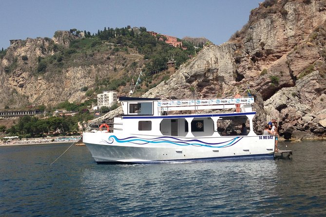 Coast to Coast from Taormina -2 HOURS MINI- CRUISE ISOLABELLA - Key Points