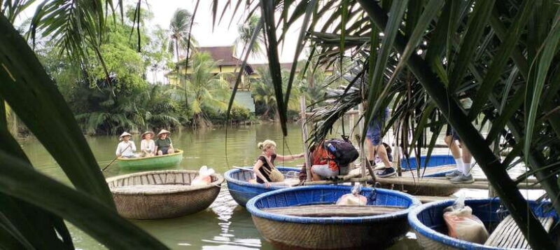 Coconut boat rowing in Thanh Dong village - Key Points