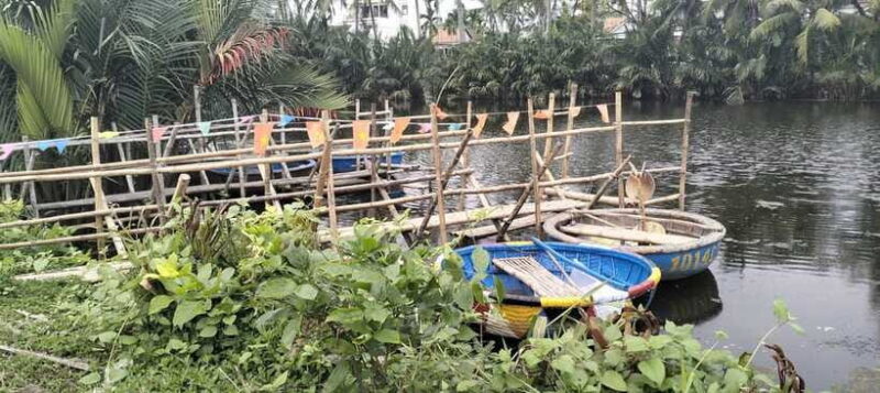 Coconut boat rowing in Thanh Dong village - FAQ