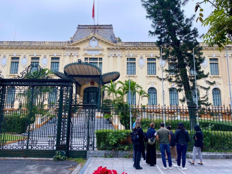 Coffee, History, and Architecture of the French Quarter - Key Points