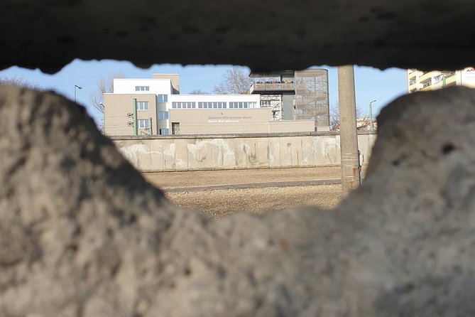 Cold War and Berlin Wall Tour in Italian - A Detailed Look at the Cold War and Berlin Wall Tour