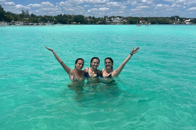 Collective tour of the Rapids of Bacalar in Pontoon - Exploring the Lake of Seven Colors