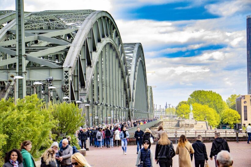 Cologne: Express Walk with a Local in 60 minutes - FAQs