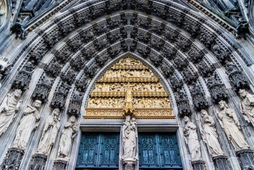 Cologne: Old Town Highlights Private Walking Tour - Full-Day Immersion: 6-Hour Tour