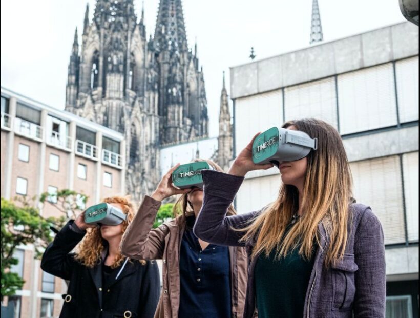 Cologne: Old Town Virtual Reality Walking Tour - Key Points