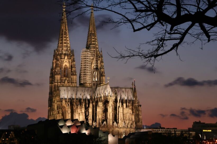 Cologne: Sagen- und Histörchentour in German - A Walk Through Cologne’s Old Town with Stories That Stick