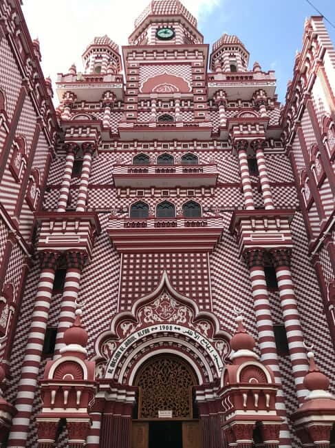 Colombo City Tour with Guide, Entry Tickets & Hotel Pickup - Key Points