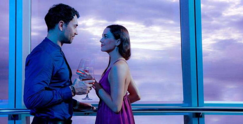 Colombo: Lotus Tower Celebration Dining Experience with Cake - The Surprise Cake and Bubbly